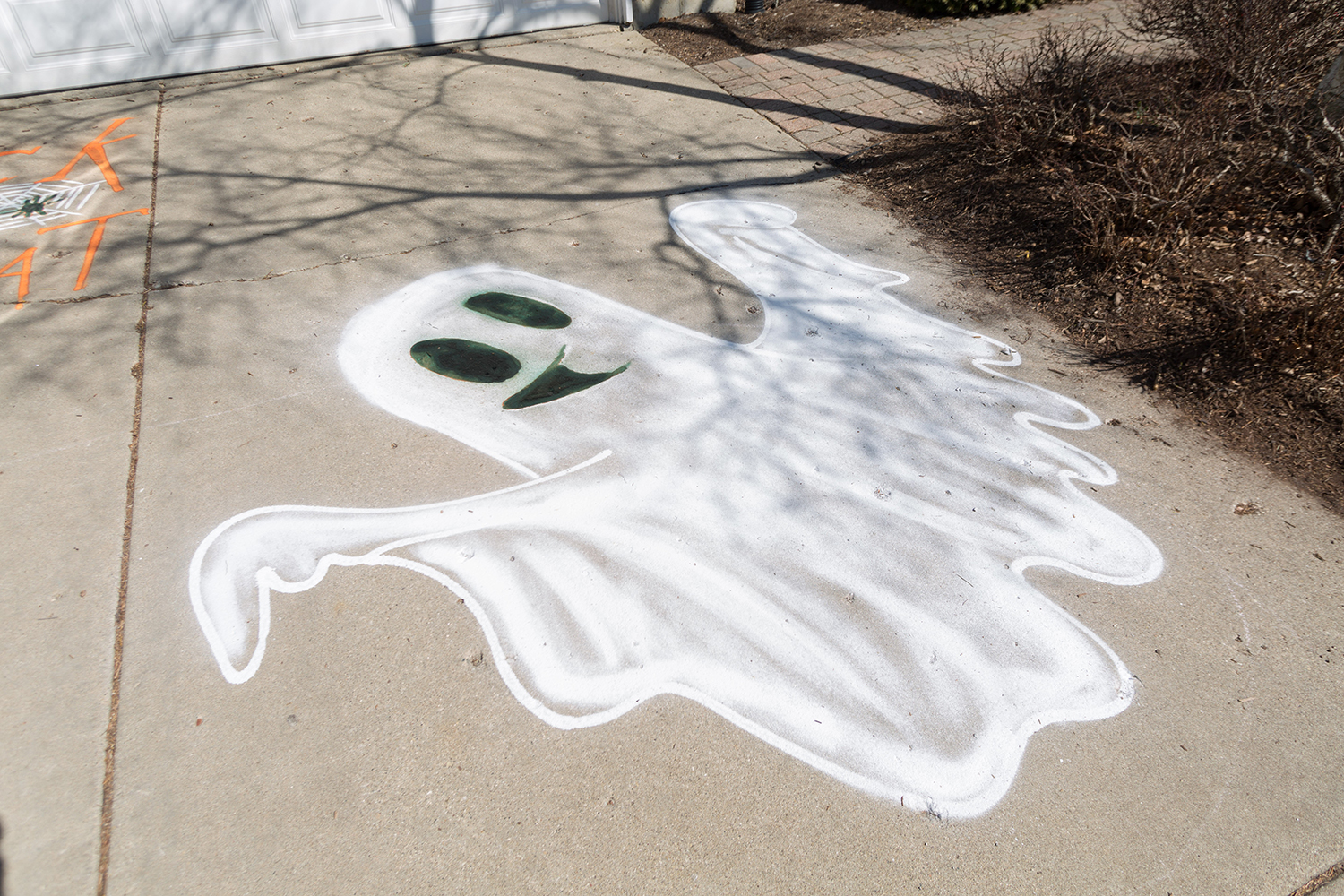 Spray Chalk Halloween Ghost, Bat & Trick Or Treat Sign